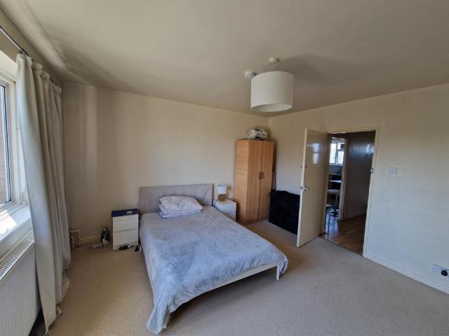 Jubilee Street, London E1 1 bed in a flat share to rent £1,050 pcm £242 pw