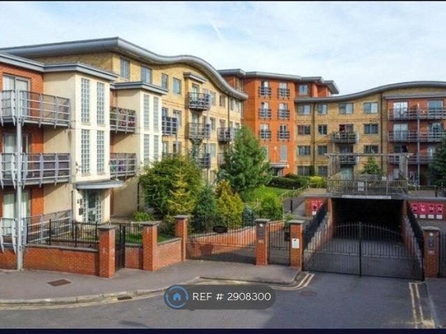 Jubilee Square, Reading RG1, 2 bed flat to rent, £1,600 pcm | PrimeLocation