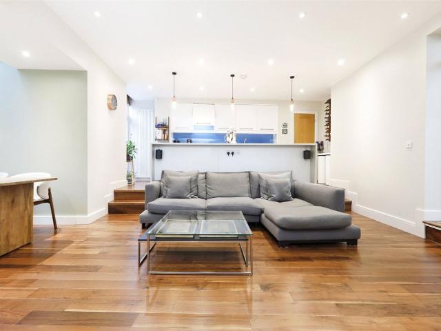 Judd Street, London WC1H, 2 bed flat to rent, £4,117 pcm | PrimeLocation