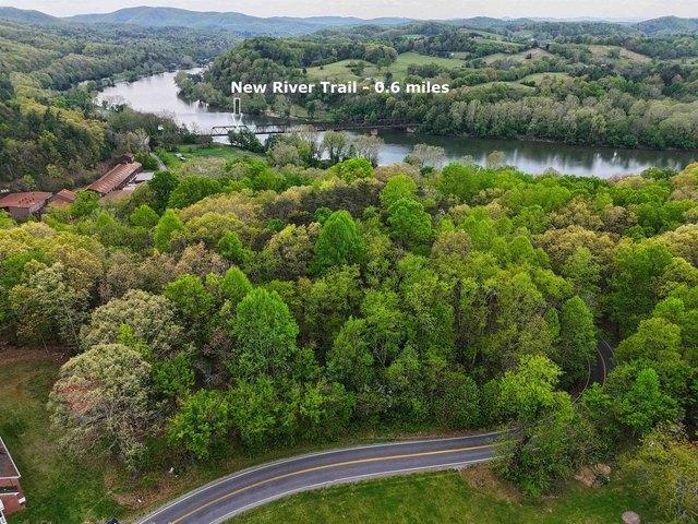 Julia Simpkins Rd, Hiwassee, VA 24347