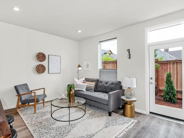 Julian Apartments 2 Bedroom Apartment for Rent at 5681 Ne Glisan St, Portland, OR 97213 North Tabor