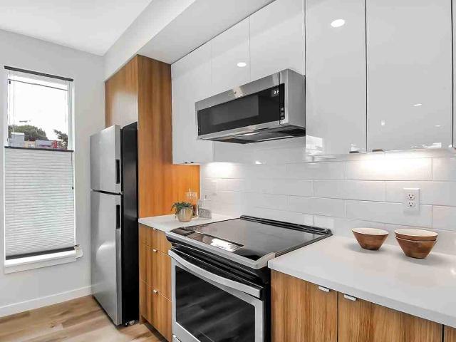 Julian Apartments 2 Bedroom Apartment for Rent at 5681 Ne Glisan St, Portland, OR 97213 North Tabor