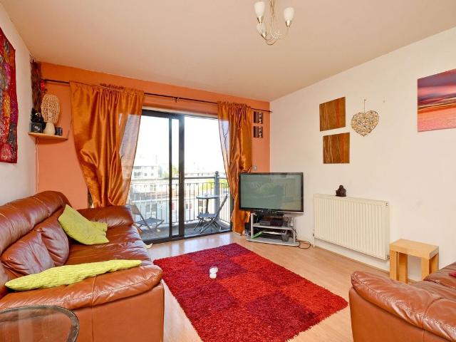 Julius House, Poplar, London E14, 2 bed flat to rent, £2,100 pcm | PrimeLocation