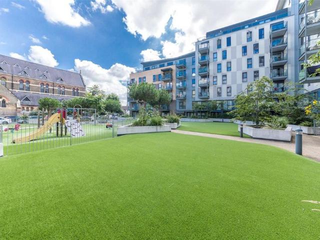 Jupiter House, Canning Town E16 2 bed flat to rent £2,050 pcm £473 pw