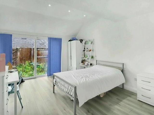 Jupiter Way, Caledonian Road, London N7, 4 bed flat to rent, £4,300 pcm | PrimeLocation