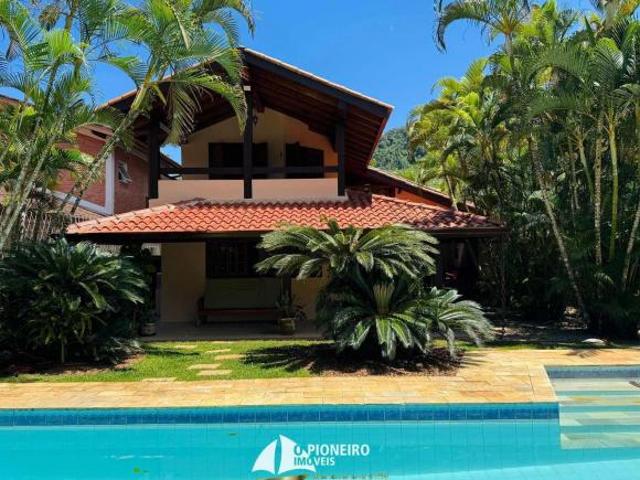 Juquehy: Casa fora de condomínio à venda, 400m da praia