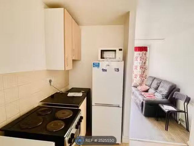 Rental! Maisonette to rent in Holly House Hawthorn Walk, Londo.