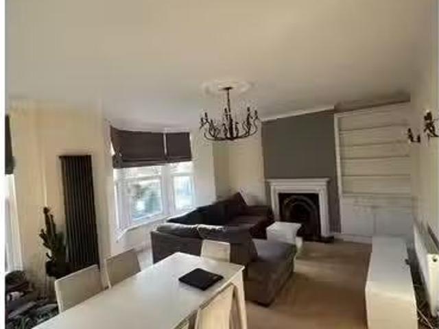 Unique Maisonette to rent in Springfield Road, London N11