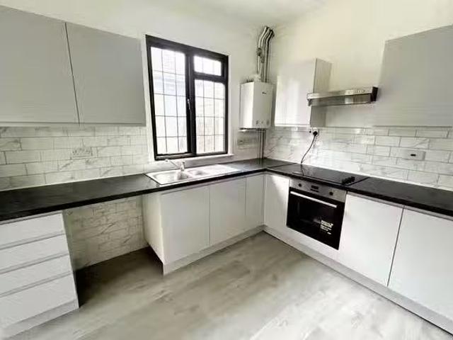 Cheap Detached house to rent in Vale Road, Northfleet DA11