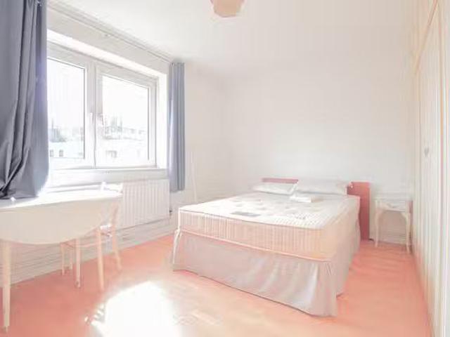 Rental! Flat to rent in Bayham Street, London NW1