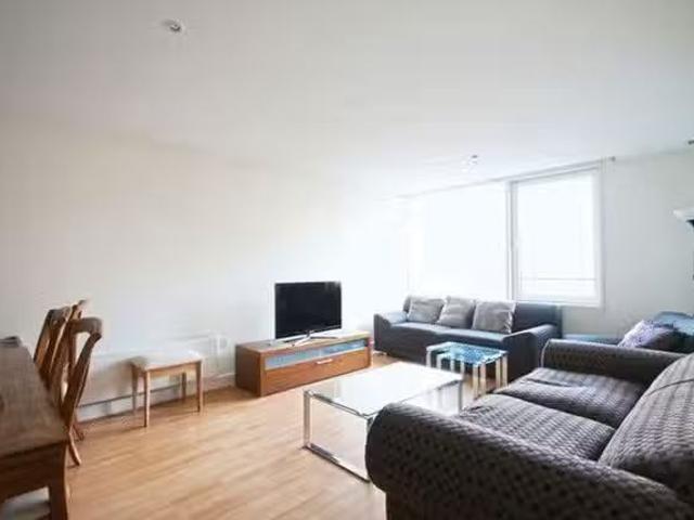 Charming Flat to rent in Empire Square East, Empire Square, Lo.