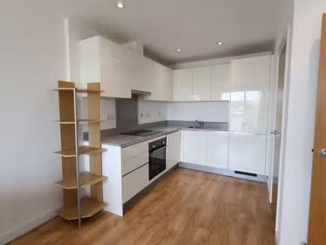 Unique Flat to rent in Headstone Road, Harrow HA1