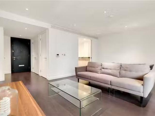 Charming Flat to rent in Meranti House, 84 Alie Street, London.