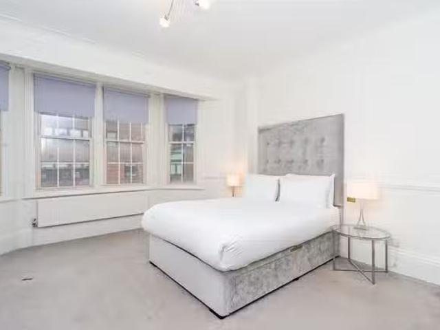 Charming Flat to rent in Park Road, London NW8