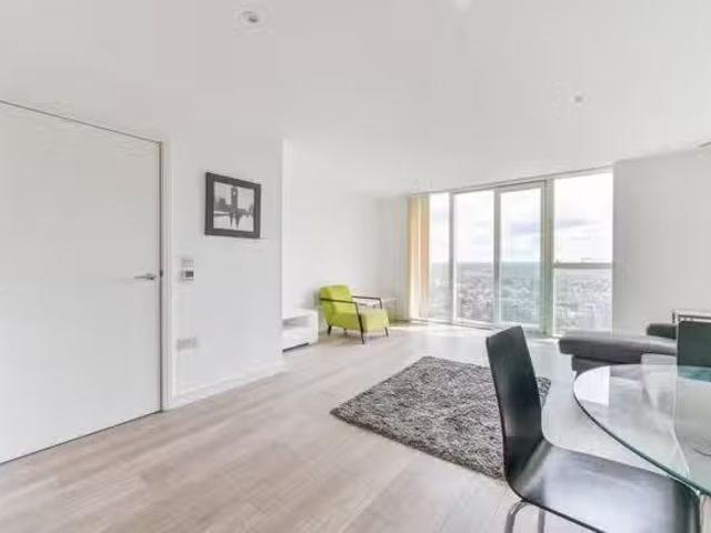 Unique Flat to rent in Saffron Central Square, East Croydon, S.
