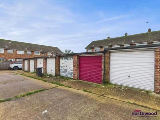 Cheap Garage for rent in Garage, Wilton Avenue, Hampden Park.