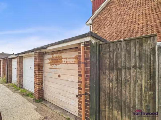 New Garage for rent in Percival Road, Hampden Park, Eastbourne.