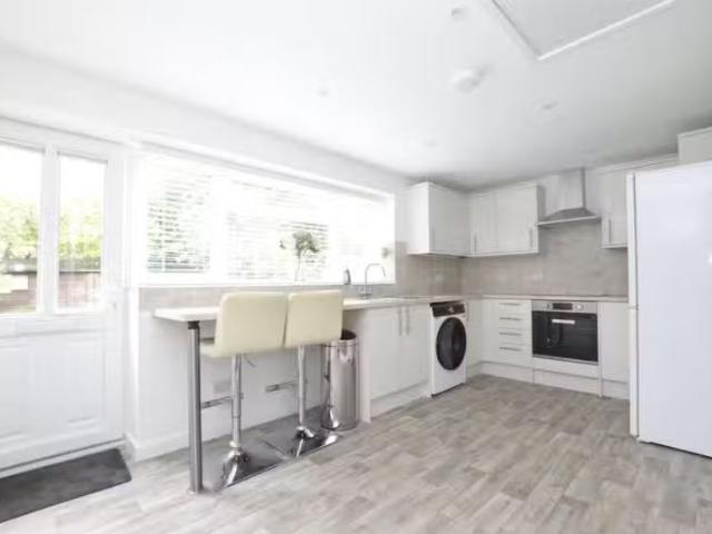 Rental! Parking for rent in Willow Close, Wick, Bristol, Glouc.