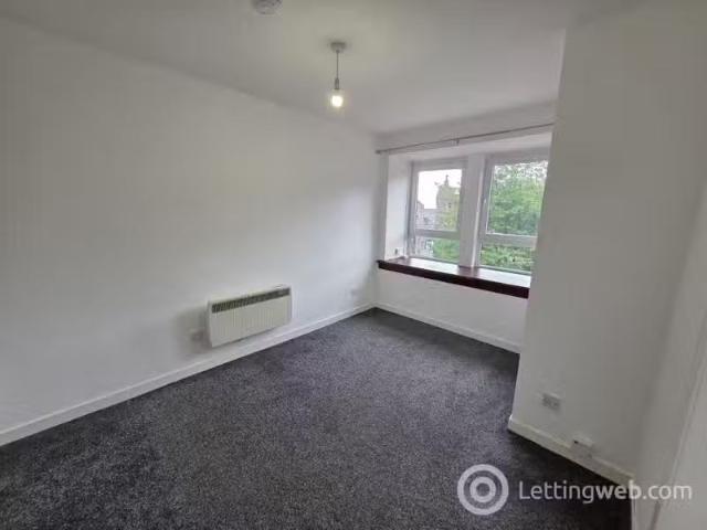 New Property to rent in 90 Albert street North 2/1