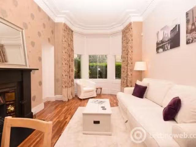 Cozy Property to rent in Comiston Road, Morningside, Edinburgh.
