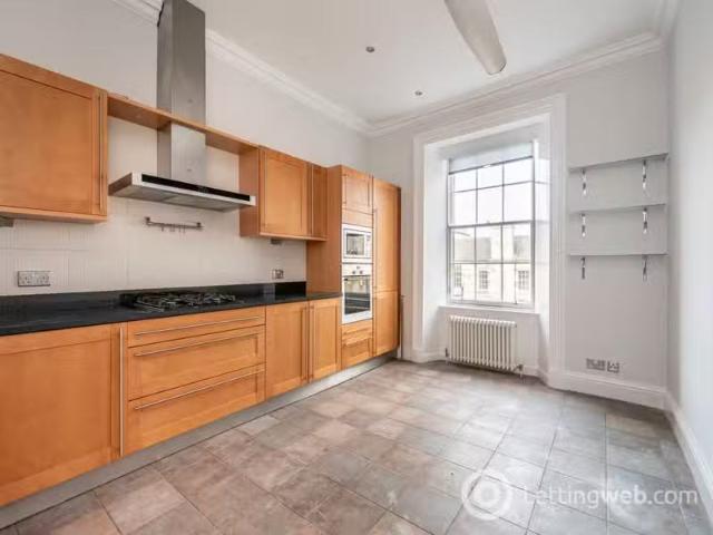 Cozy Property to rent in Cumberland Street, New Town, Edinburgh