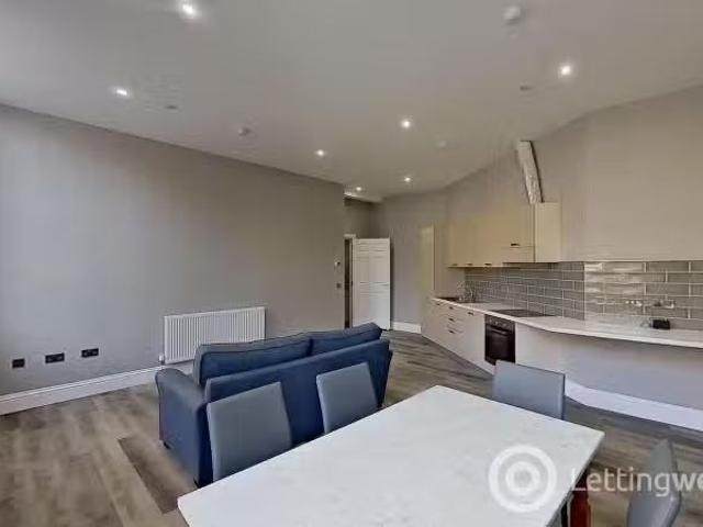 Charming Property to rent in George IV Bridge, Edinburgh, EH1