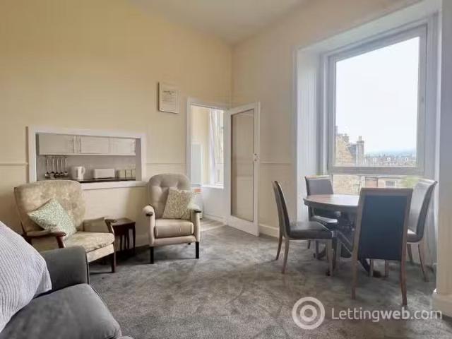 Cozy Property to rent in Flat 2F1