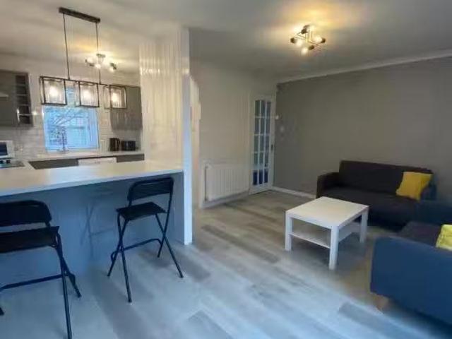 Nice Property to rent in Hillcoat Place, Edinburgh, EH15