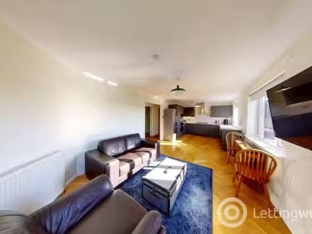 For Rent! Property to rent in Sandbank Drive, Glasgow, G20