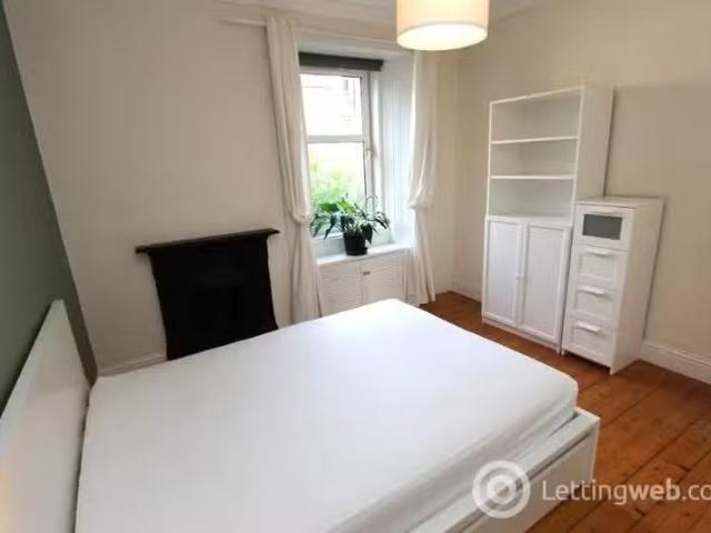 Nice Property to rent in Watson Crescent, Polwarth, Edinburgh.