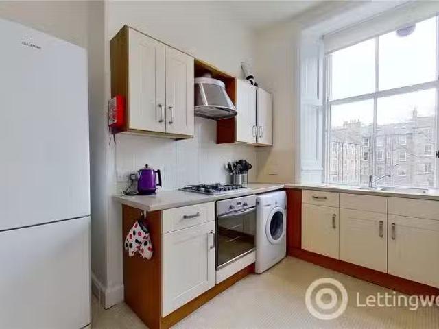 For Rent! Property to rent in Warrender Park Terrace, Edinburg.