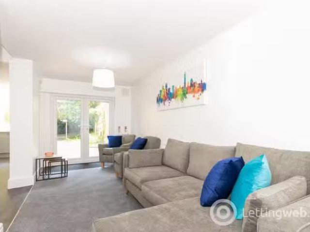 For Rent! Property to rent in Warwards Lane, Selly Oak, Birmin.
