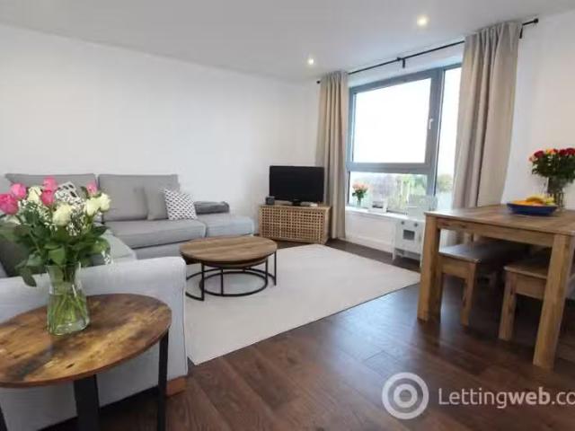 Charming Property to rent in Western Harbour View, Leith, Edin.