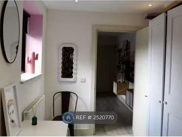 Charming Room to rent in Mabel Court, London SE9