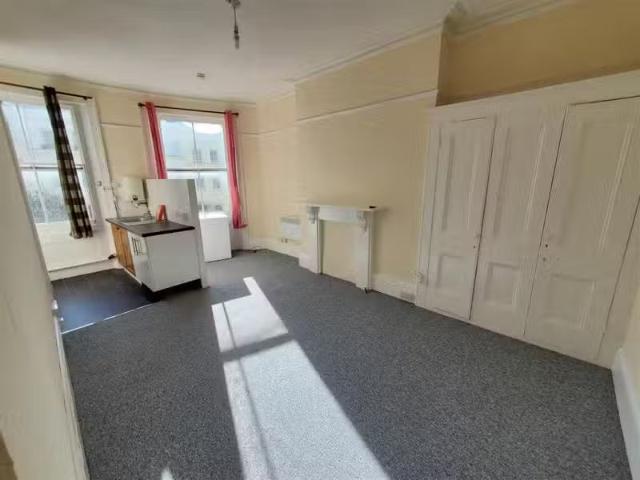 Cheap Studio flat for rent in Brunswick Place, Hove, BN3