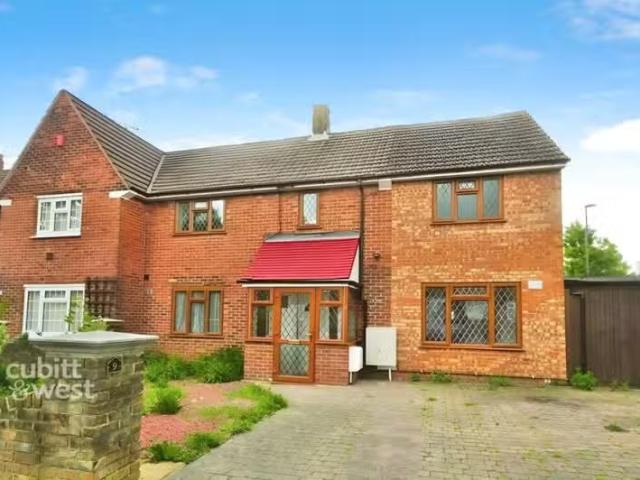 Cheap Studio flat for rent in Cator Crescent, New Addington CR0