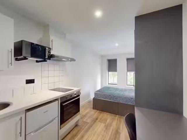 Unique Studio flat for rent in Studio 18, Pershore Road, Stirc.