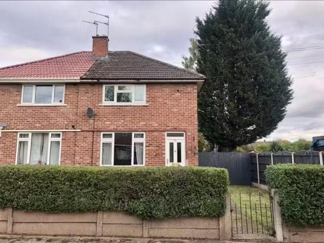 Unique Semi detached house for rent in 26 Barret Road, Doncast.