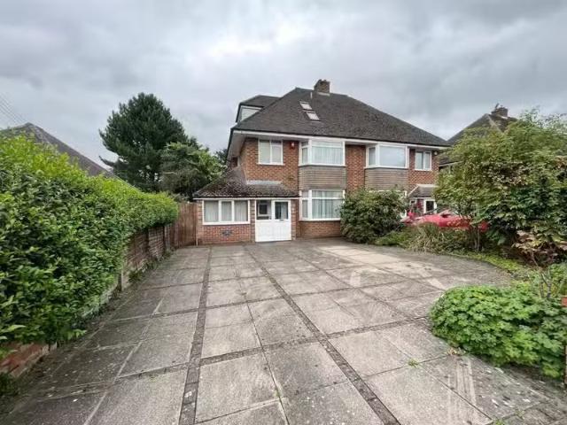 For Rent! Semi detached house for rent in Meadow Road, Wythall.