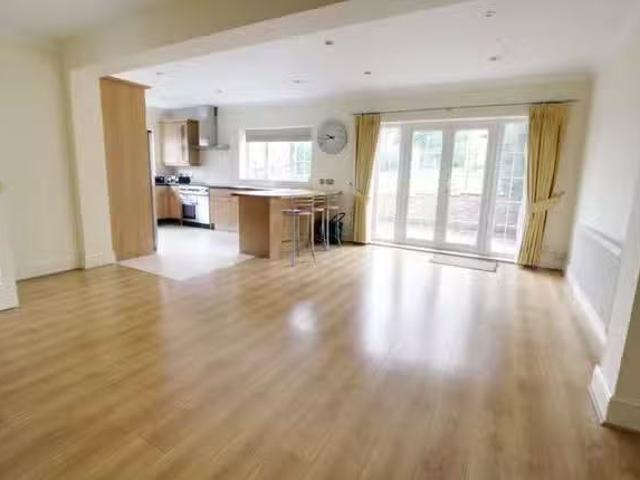 Charming Semi detached house to rent in King James Avenue, Cuf.