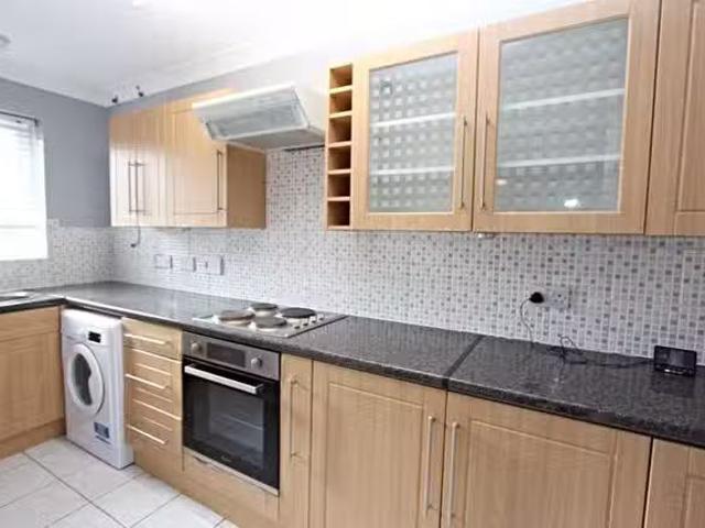 Deal! Semi detached house to rent in Renown Way, Chineham, Bas.