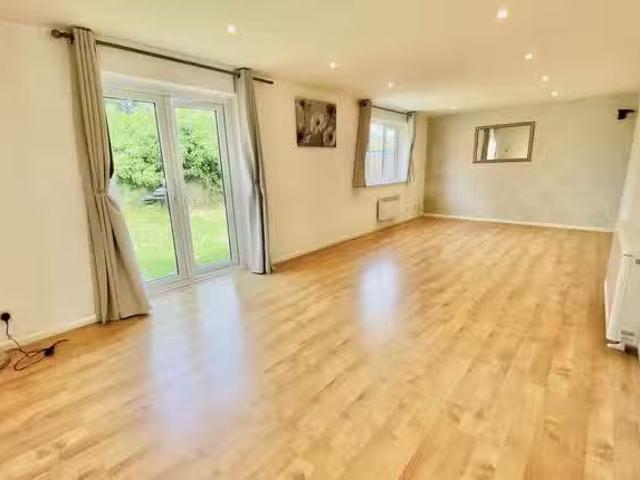 Nice Terraced house to rent in Mulberry Close, New Barnet EN4