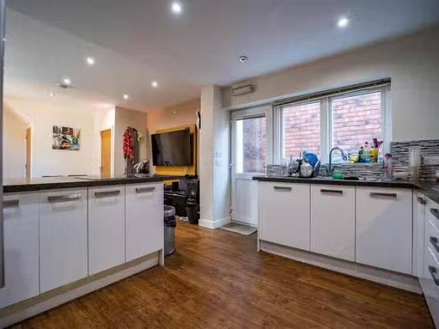 Charming 10 bedroom house for rent in Heeley Road, Birmingham.