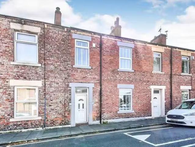 Rental! 1 BA 3 bedroom Mid Terrace House to rent, North Road.