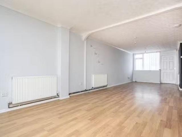 Rental! 1 BA 3 bedroom Mid Terrace House to rent, Treneere Roa.