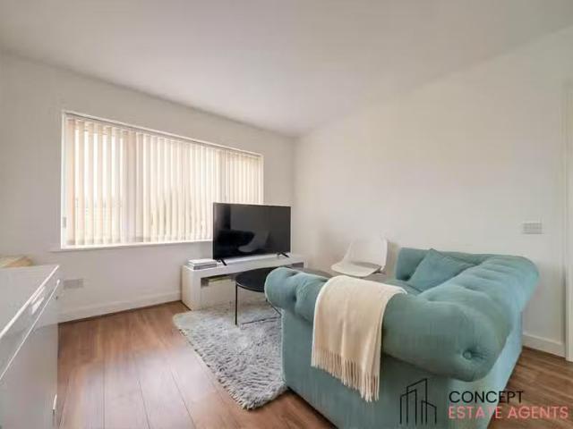 Just in! 1 BA 3 bedroom apartment for rent in 256 London Road.