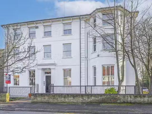 Just in! 1 BA 3 bedroom apartment for rent in Stafford House.