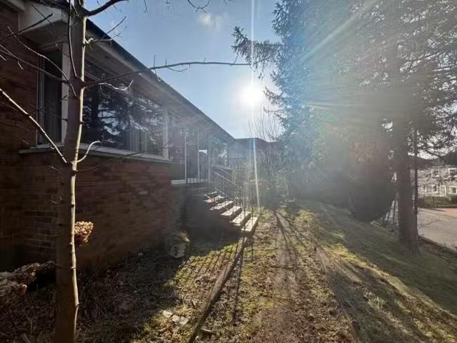Just in! 1 BA 3 bedroom bungalow for rent in Hillside Road, Gl.