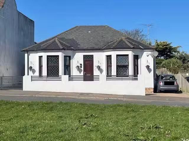 Just in! 1 BA 3 bedroom bungalow for rent in Telegraph Road, D.