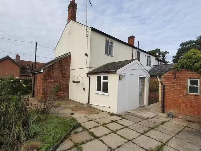 Just in! 1 BA 3 bedroom cottage for rent in Fox Hill, St Cross.